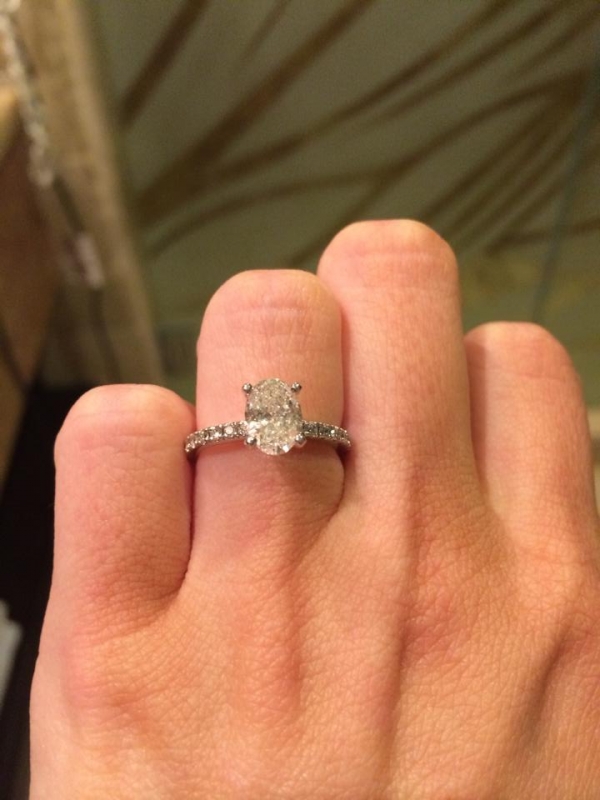 Oval | Solitaire | Sparkly - Find Your Ringspiration